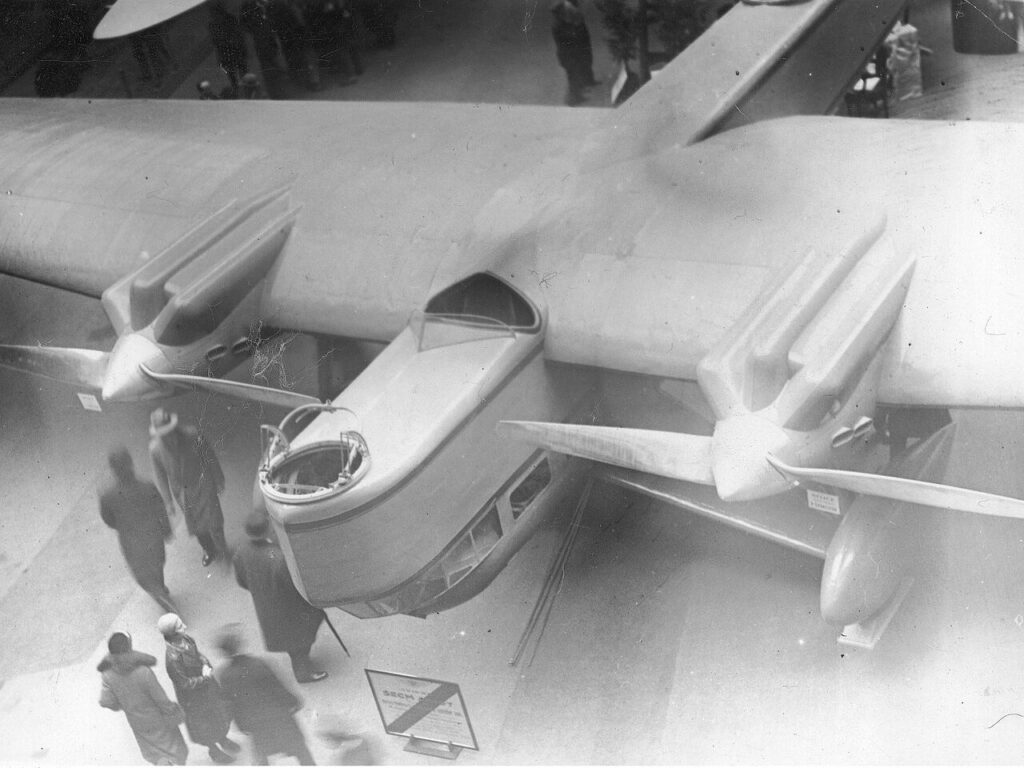 The Amiot 143 - Function over Form - PlaneHistoria