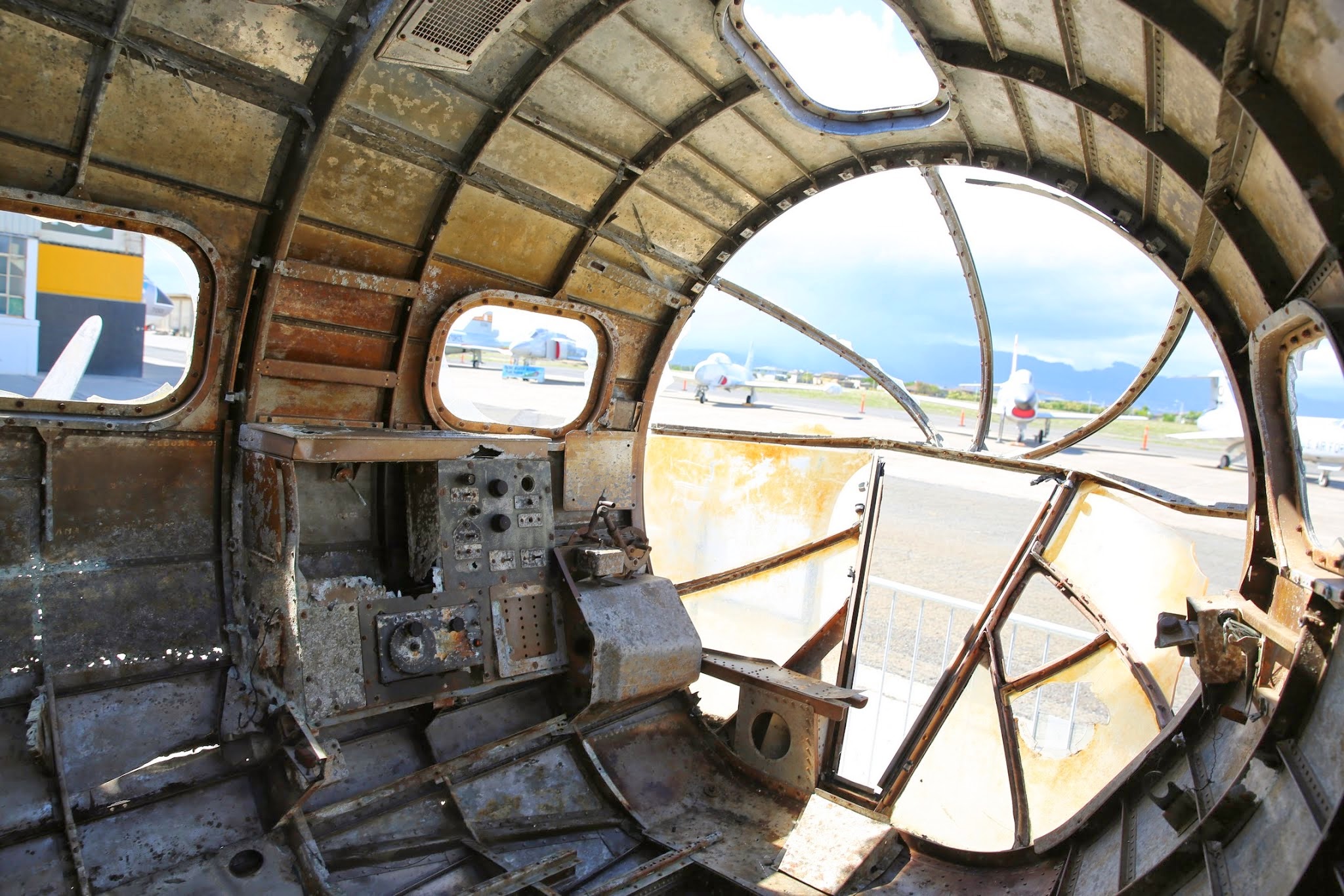 Swamp Ghost: Pacific B-17 Preserved by a Swamp - PlaneHistoria
