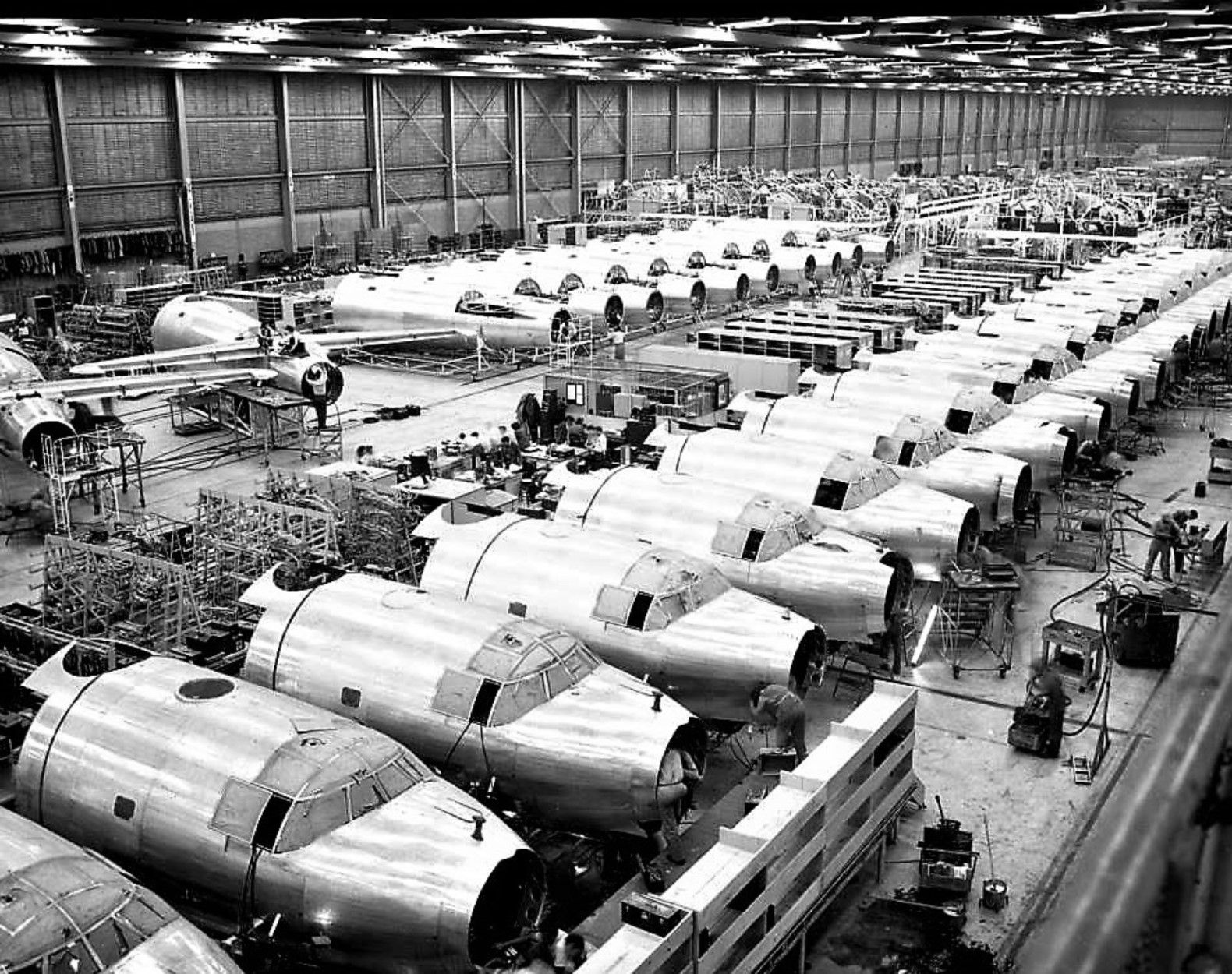 The B-32 Dominator took part in the Last Dogfight of WWII - PlaneHistoria