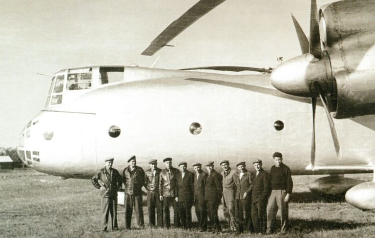 The Kamov Ka-22 Was A Hybrid of Helicopter and Airplane - PlaneHistoria